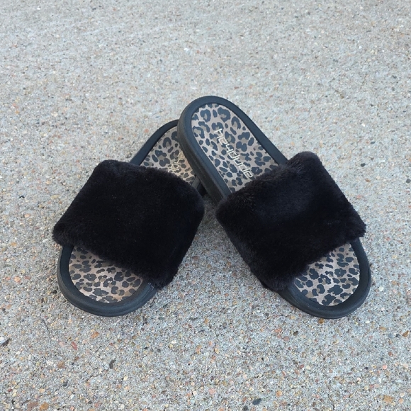 Hey Dude | Shoes | Hey Dude Peggy Fuzzy Black Cheetah Slides Sandals ...